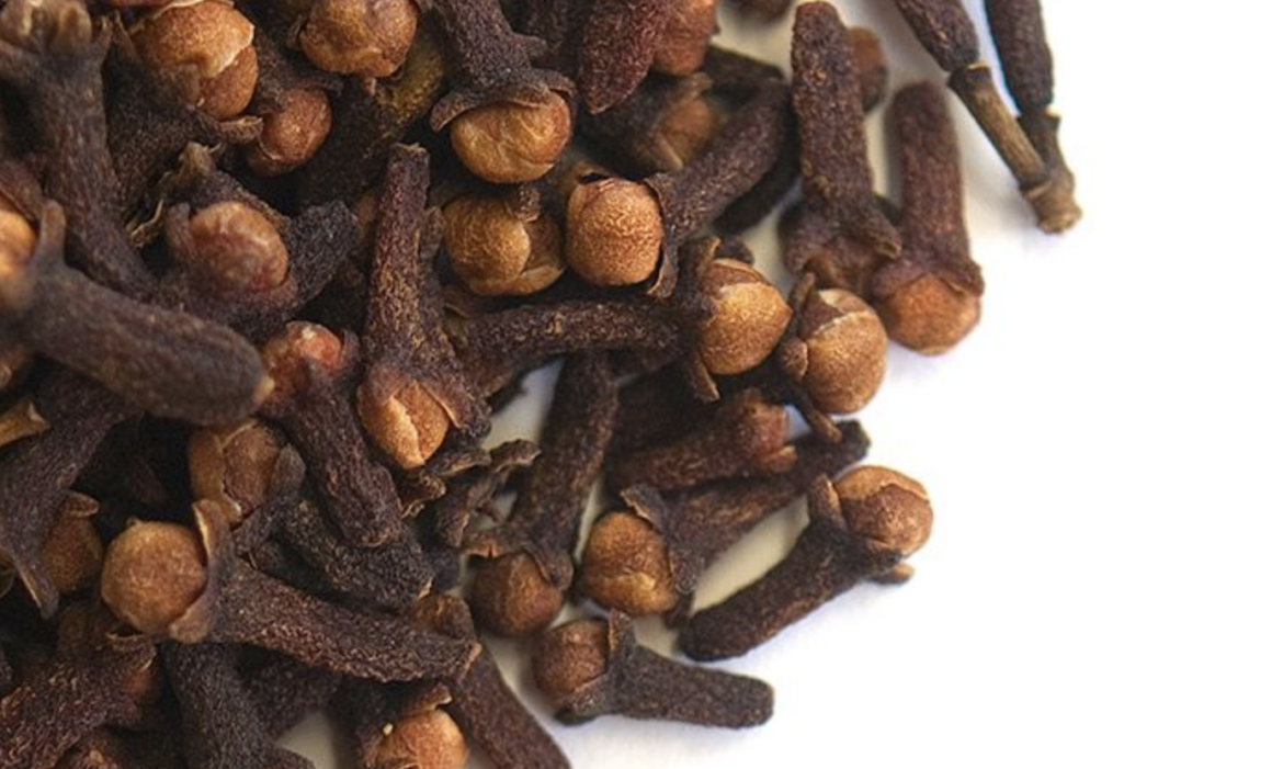 Homemade Clove Cream for a Firm and Youthful Glow