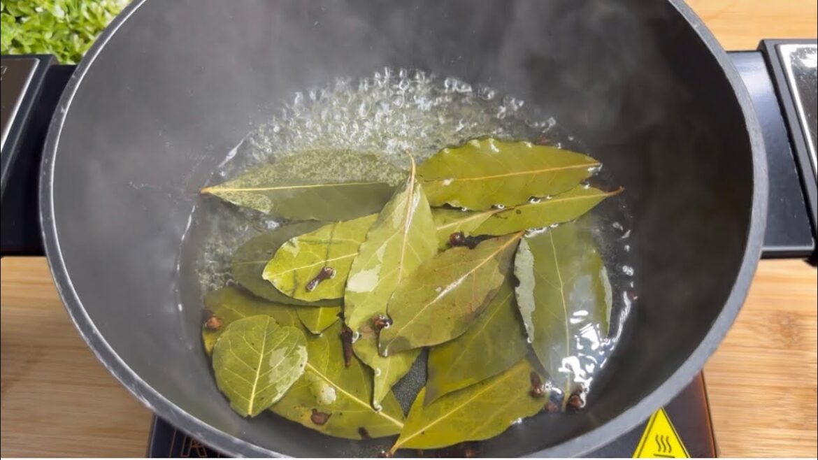 Eliminate Flies, Mosquitoes, and Cockroaches with Bay Leaves and Cloves